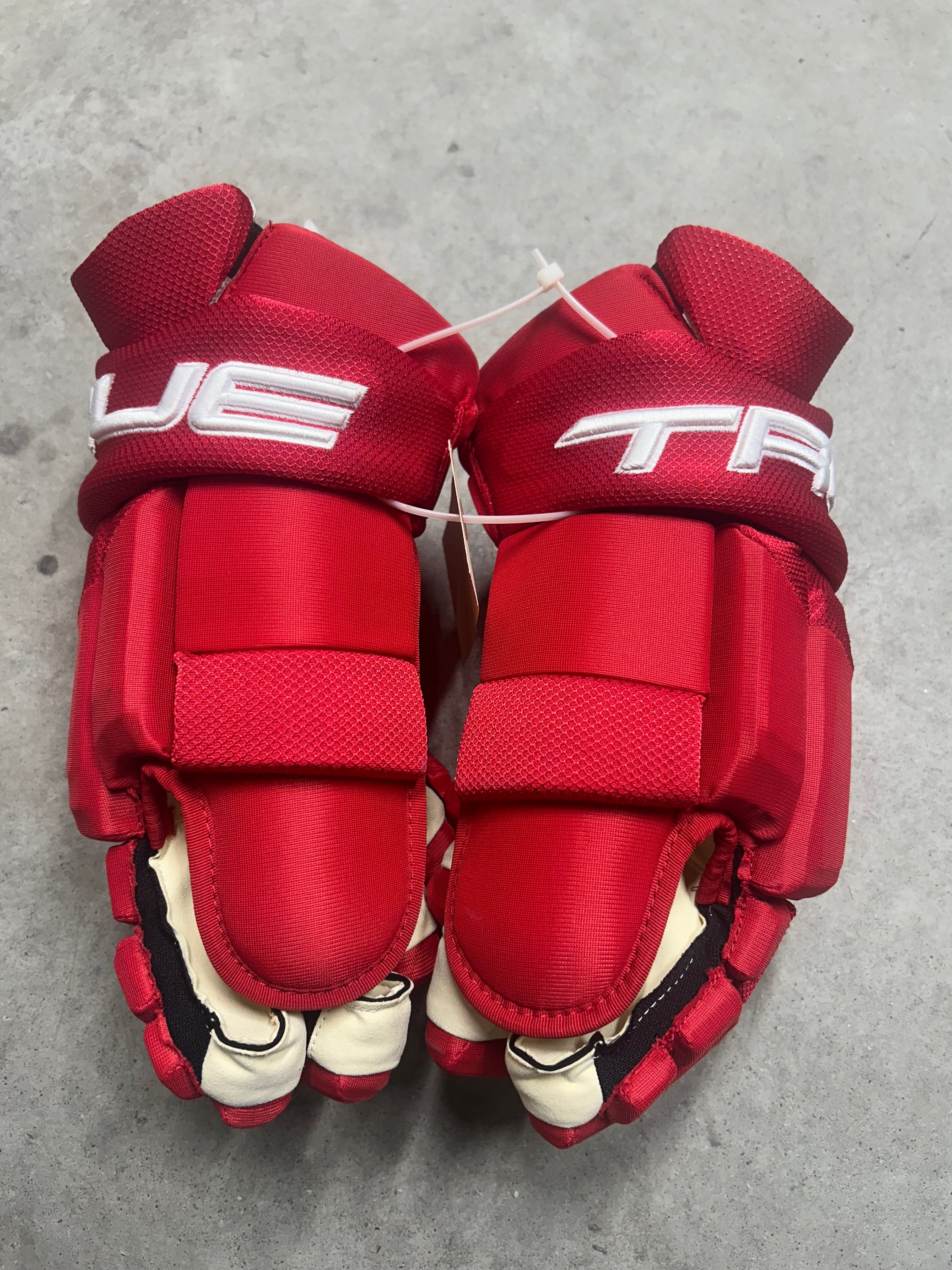 15” True Catalyst 9X Pro Stock Hockey Gloves Detroit Red Wings (New ...